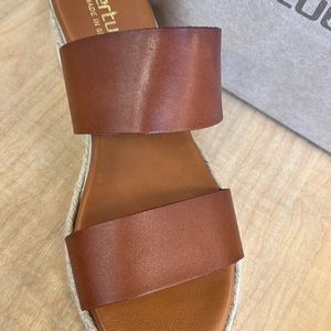 Bertuchi | Shoes | Bertuchi Made In Spain Leather Wedge Sandals Double ...